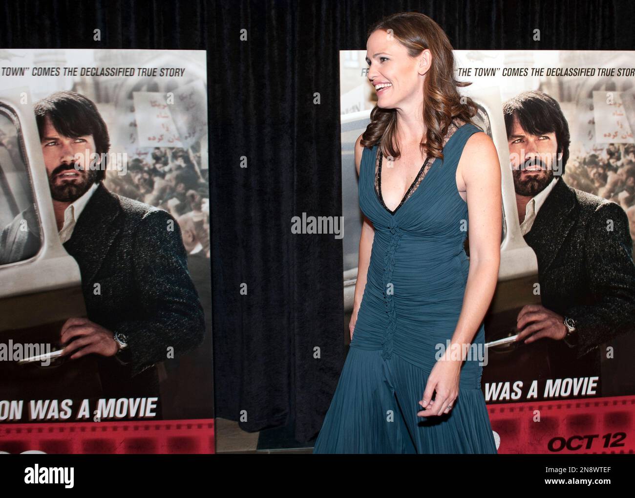 Actress Jennifer Garner arrives at the premiere of his film Argo in ...