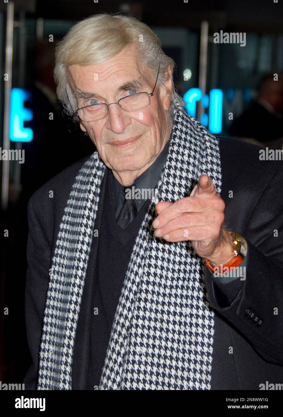 Martin Landau arrives at a gala screening for Tim Burton's ...