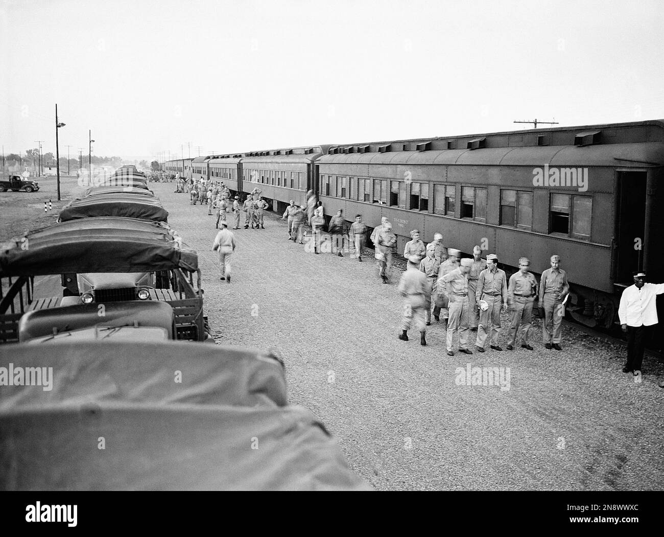 86th Division soldiers get off the train at Camp Gruber in Braggs, Okla ...