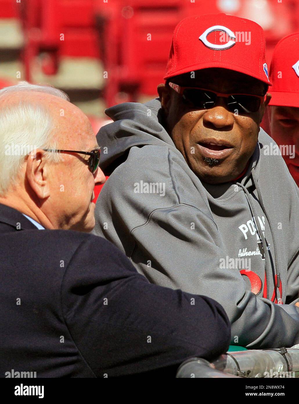 Cincinnati Reds manager Dusty Baker, right, talks with general manager ...
