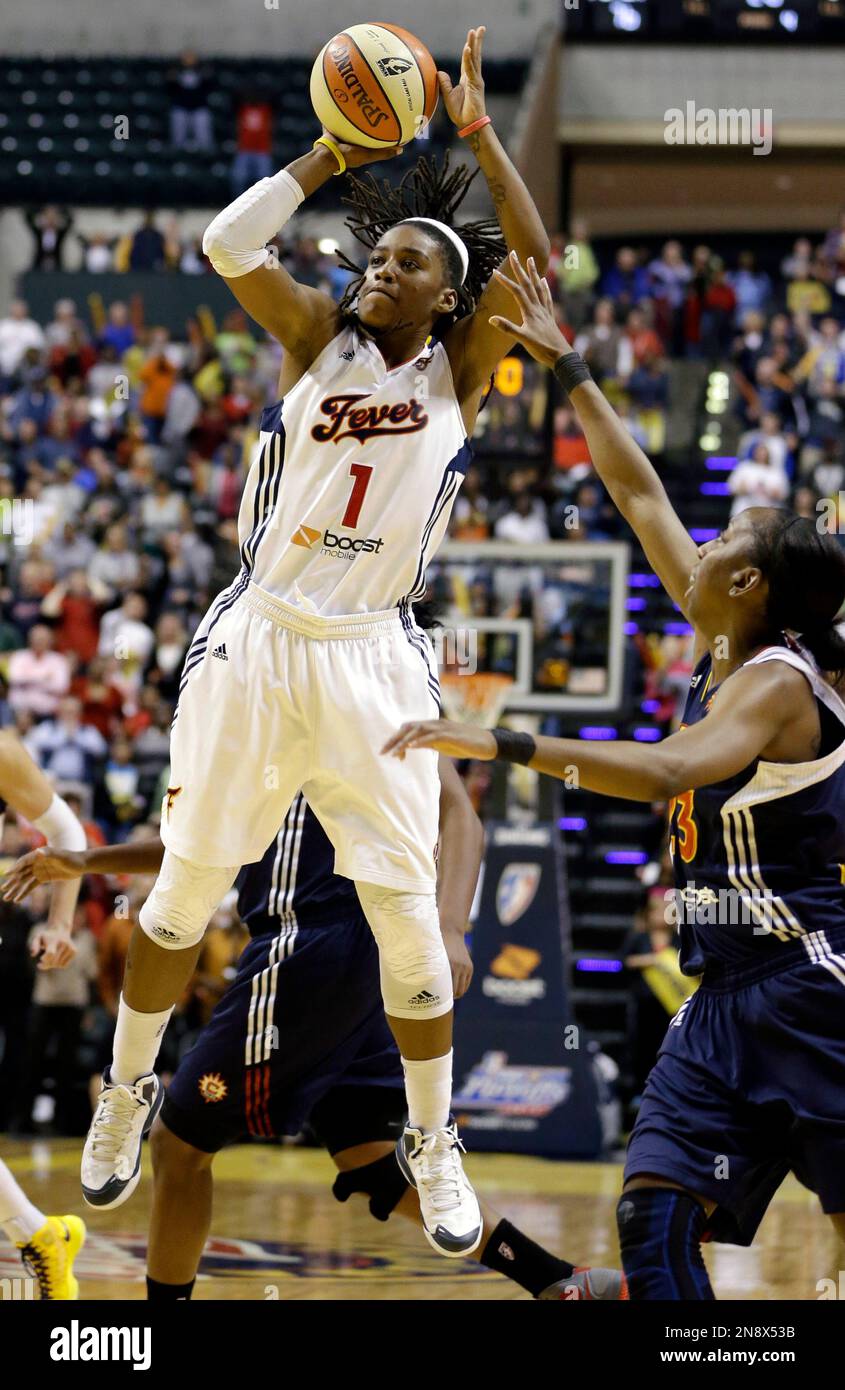 Indiana Fever's Shavonte Zellous (1) puts up the game winning shot ...