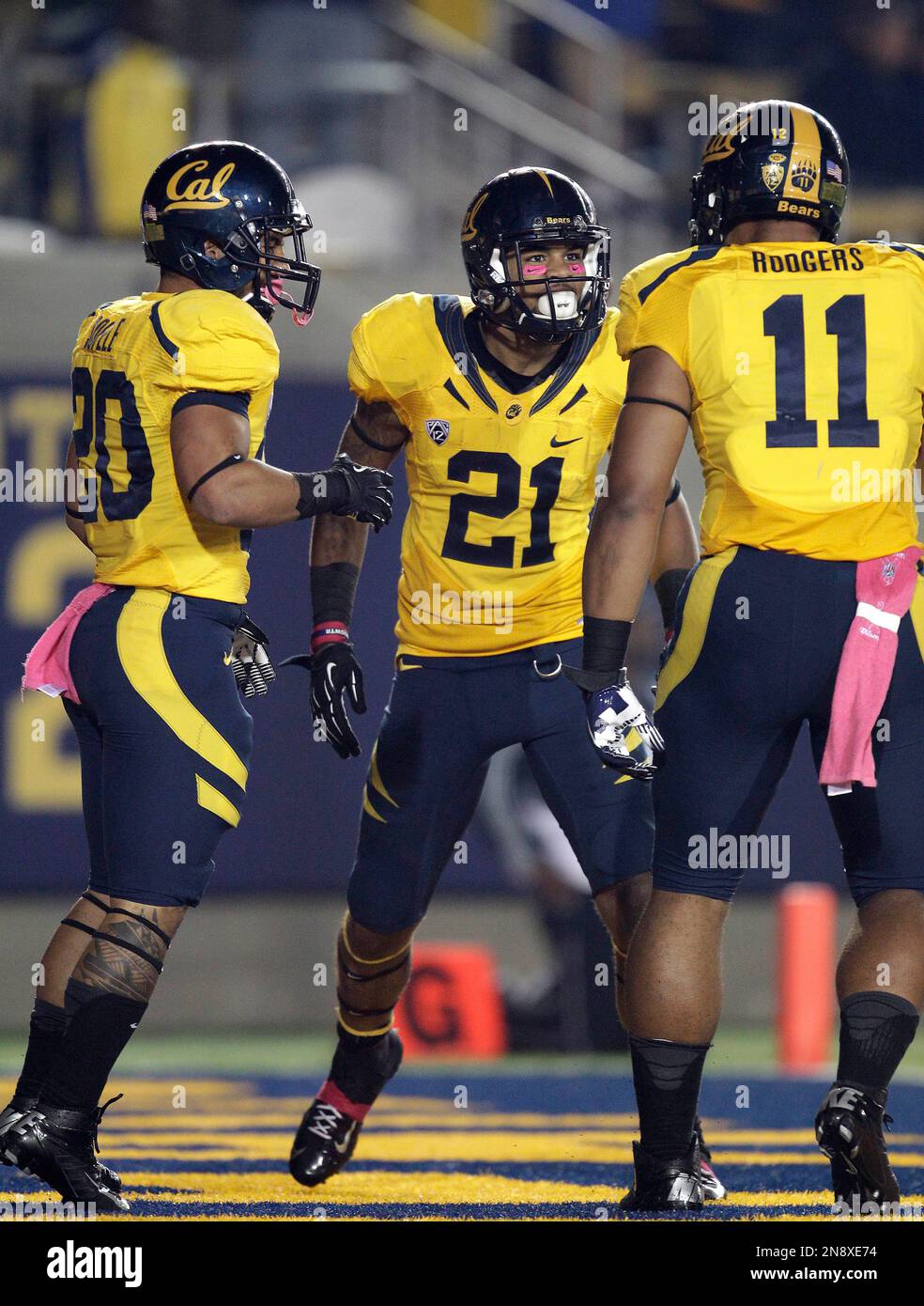 California wide receiver Keenan Allen (21) celebrates with teammates ...