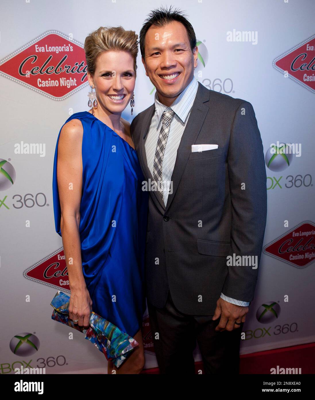 Former Dallas Cowboys linebacker Dat Nguyen, right, stands with his ...