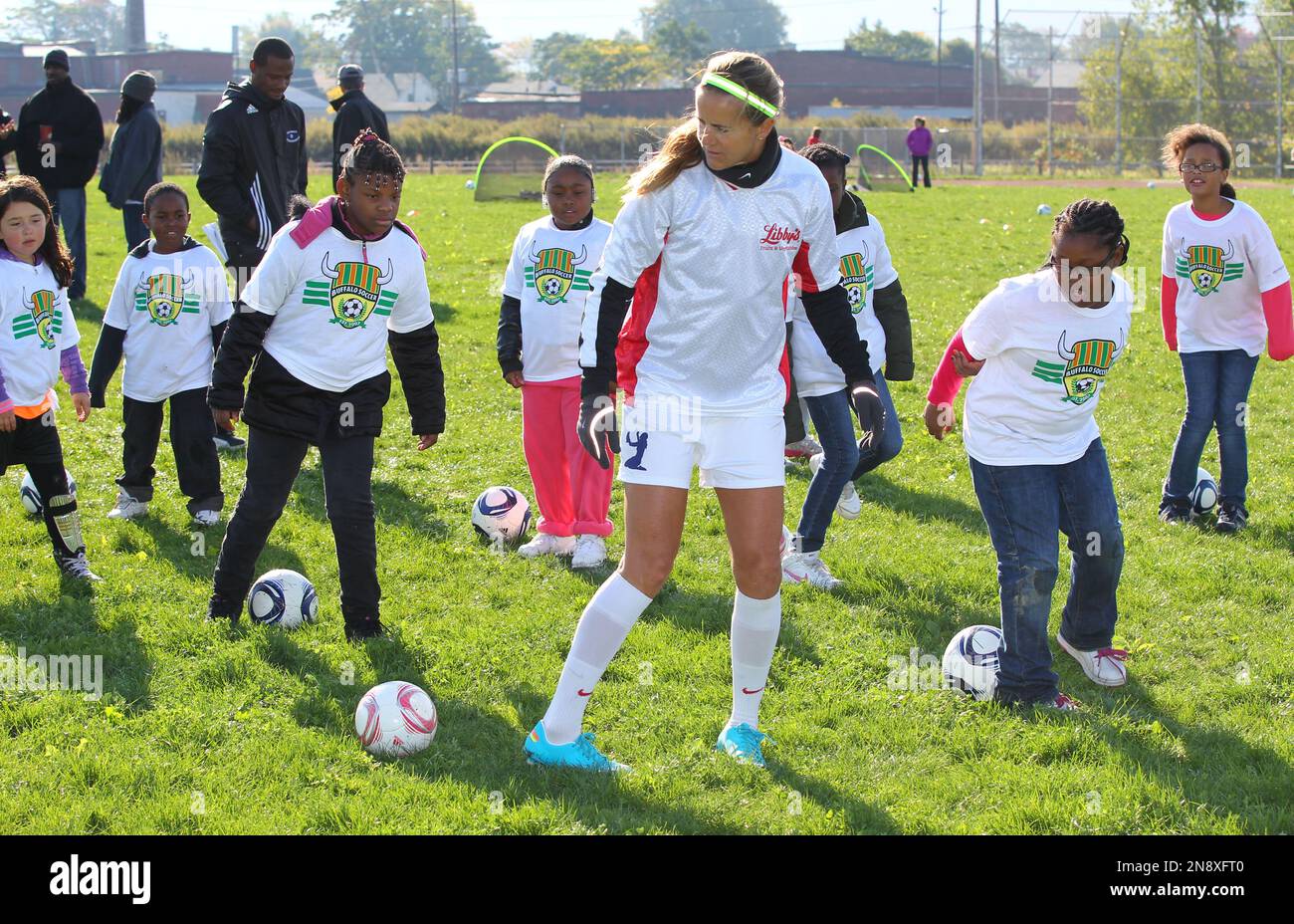 IMAGE DISTRIBUTED FOR LIBBY'S-Olympic soccer star Brandi Chastain ...