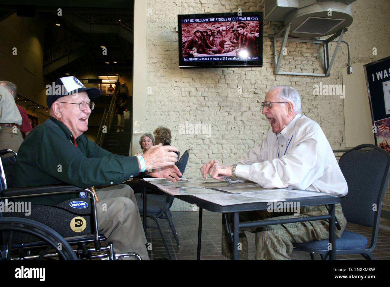 Robert Rosendahl, left, of Springfield, Mo., shares stories with WWII ...