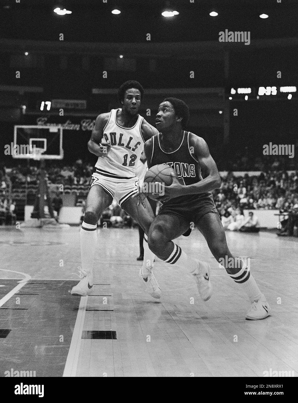 Detroit Pistons' Isiah Thomas and Chicago Bulls' Ronnie Lester battle ...