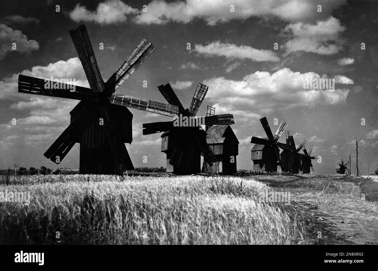 One of Warwickshire's most famous Landmarks, 17th century Chesterton ...