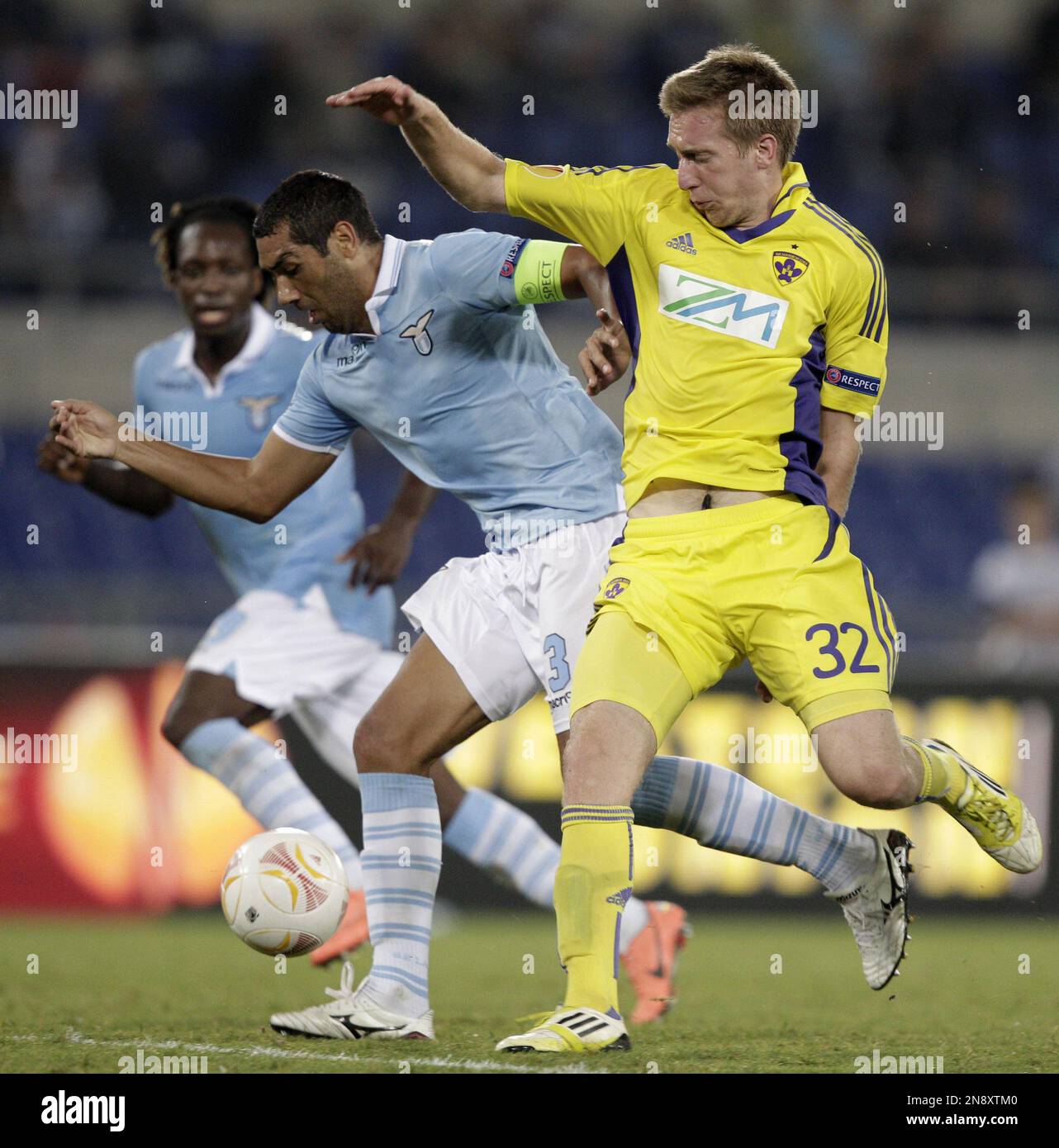 Lazio defender Andre Dias, of Brazil, is challenged by Maribor forward ...