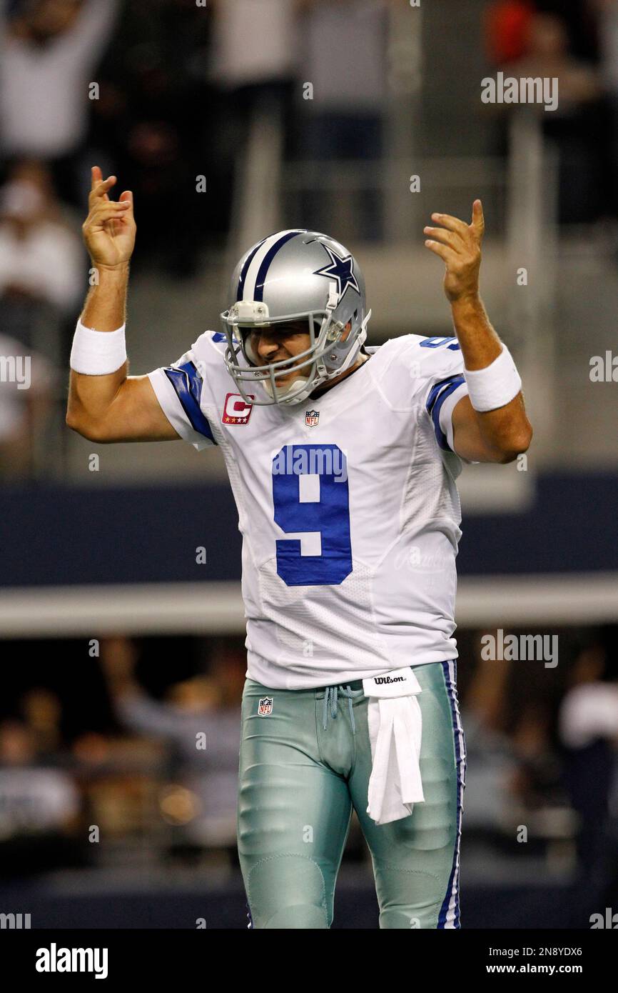Dallas Cowboys' Tony Romo (9) celebrates throwing a touchdown pass to ...