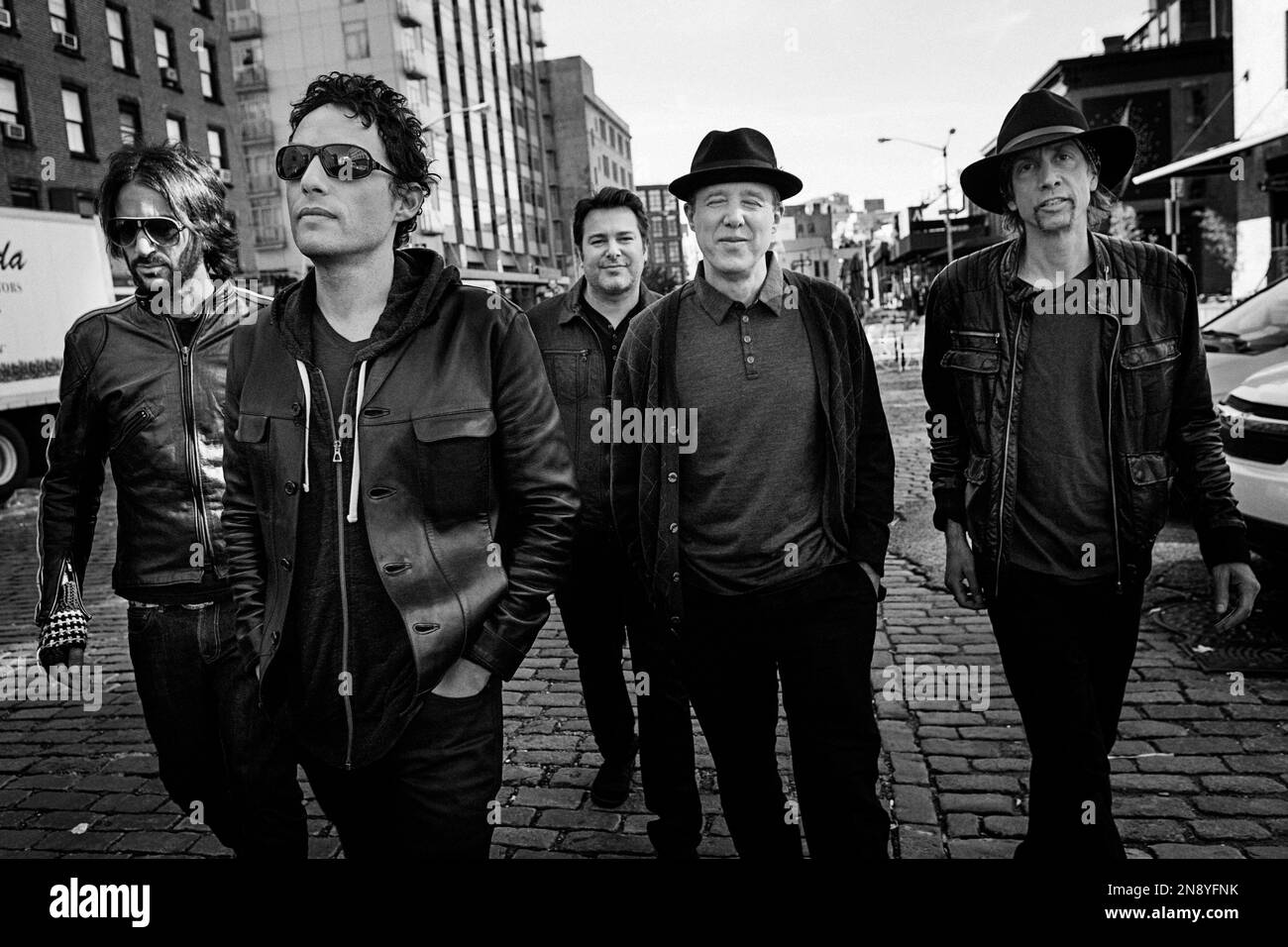 Rami Jaffee, Jakob Dylan, Greg Richling, Jack Irons and Stuart Mathis ...