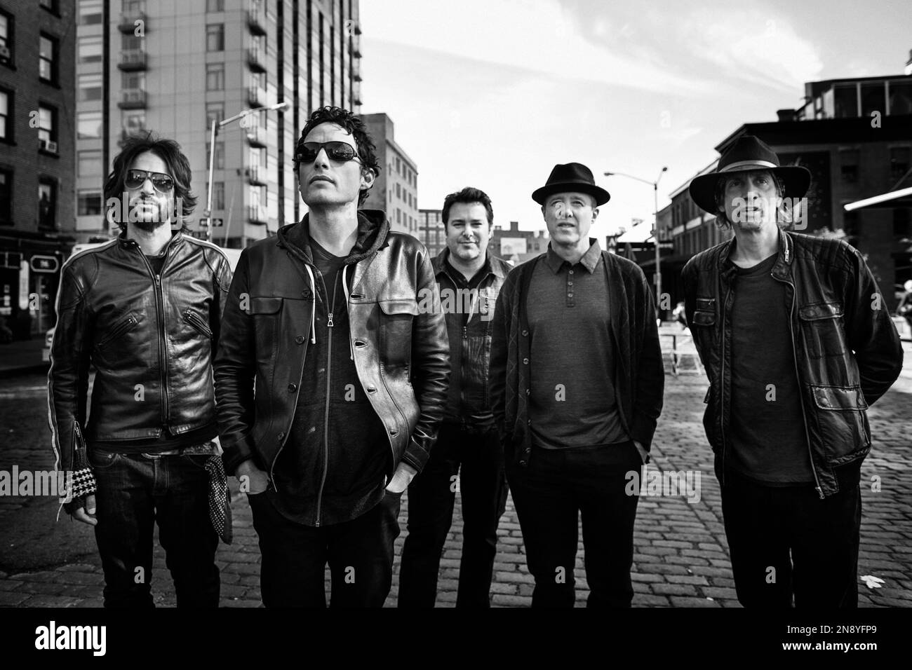 Rami Jaffee, Jakob Dylan, Greg Richling, Jack Irons and Stuart Mathis ...
