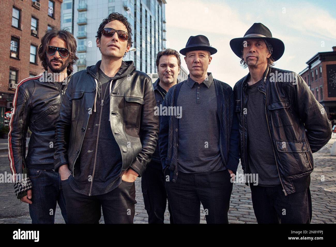 Rami Jaffee, Jakob Dylan, Greg Richling, Jack Irons and Stuart Mathis ...