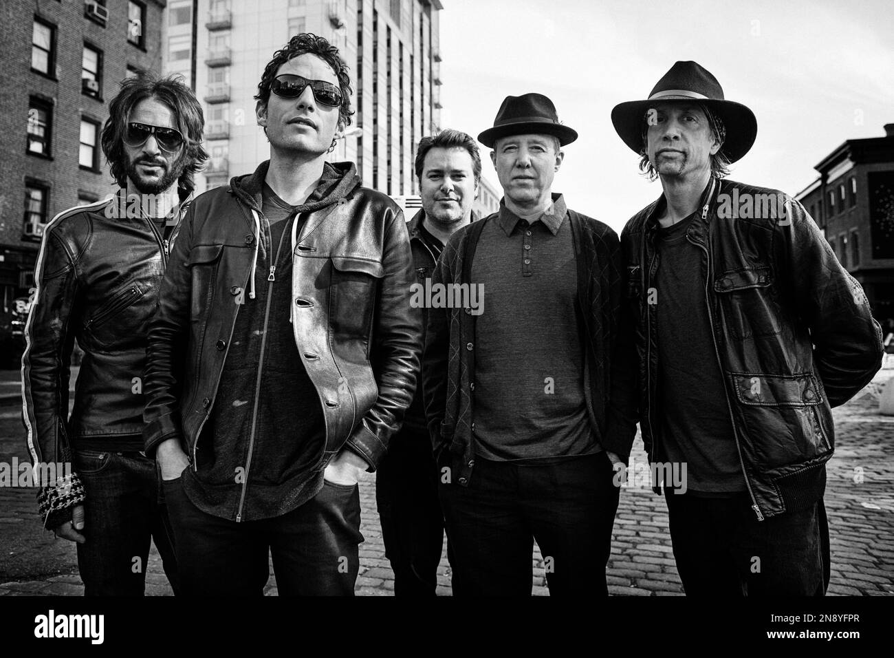 Rami Jaffee, Jakob Dylan, Greg Richling, Jack Irons and Stuart Mathis ...