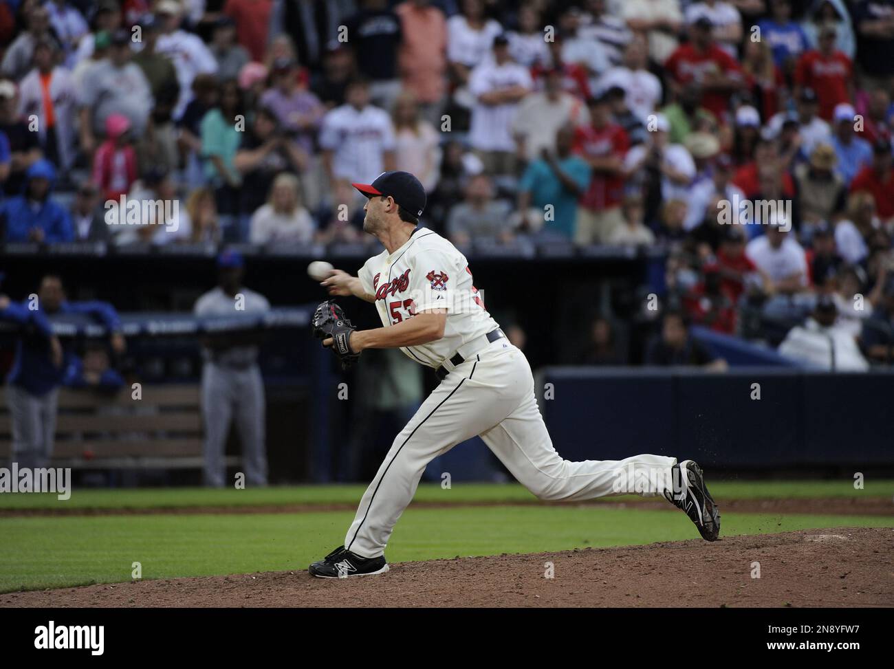 Atlanta Braves relief pitcher Cory Gearrin (53) delivers to the New ...