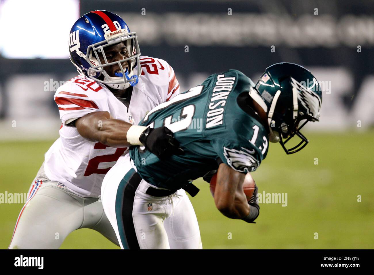 New York Giants defensive back Prince Amukamara (20) tries to tackle ...