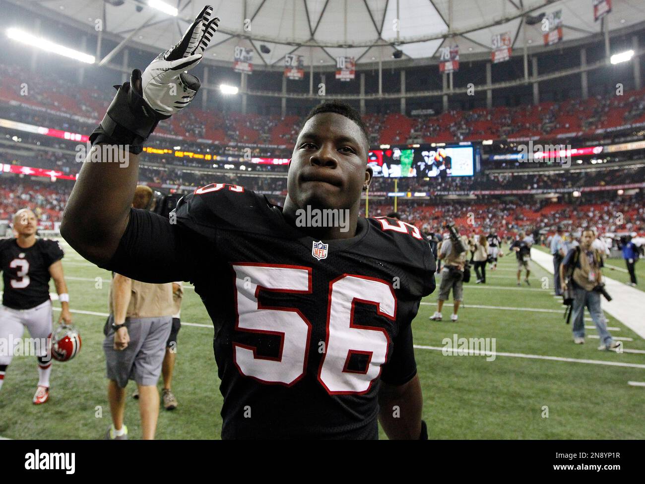 Atlanta Falcons outside linebacker Sean Weatherspoon (56) reacts after ...
