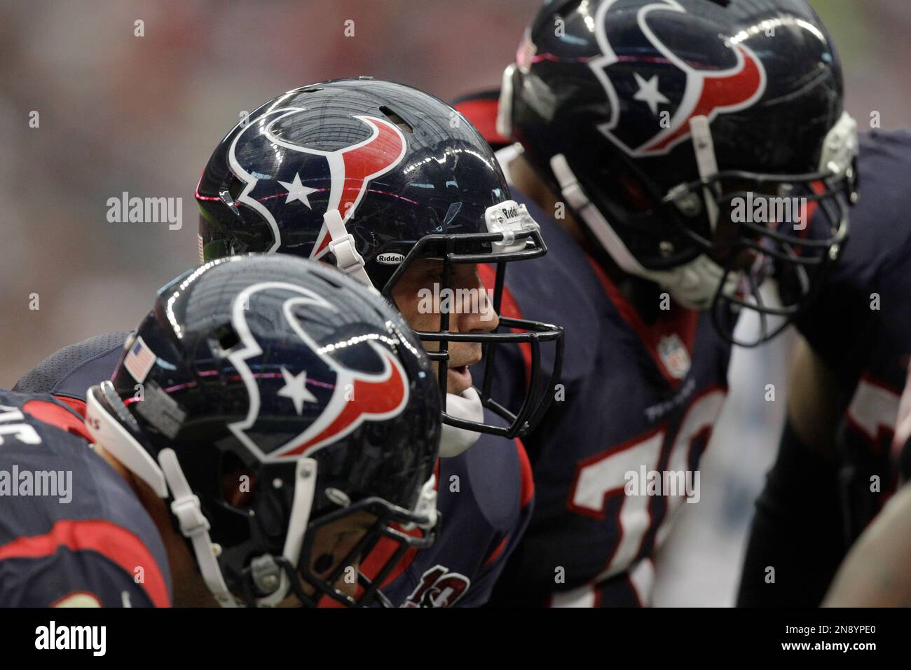 Houston Texans quarterback Matt Schaub, center, calls a play in the ...