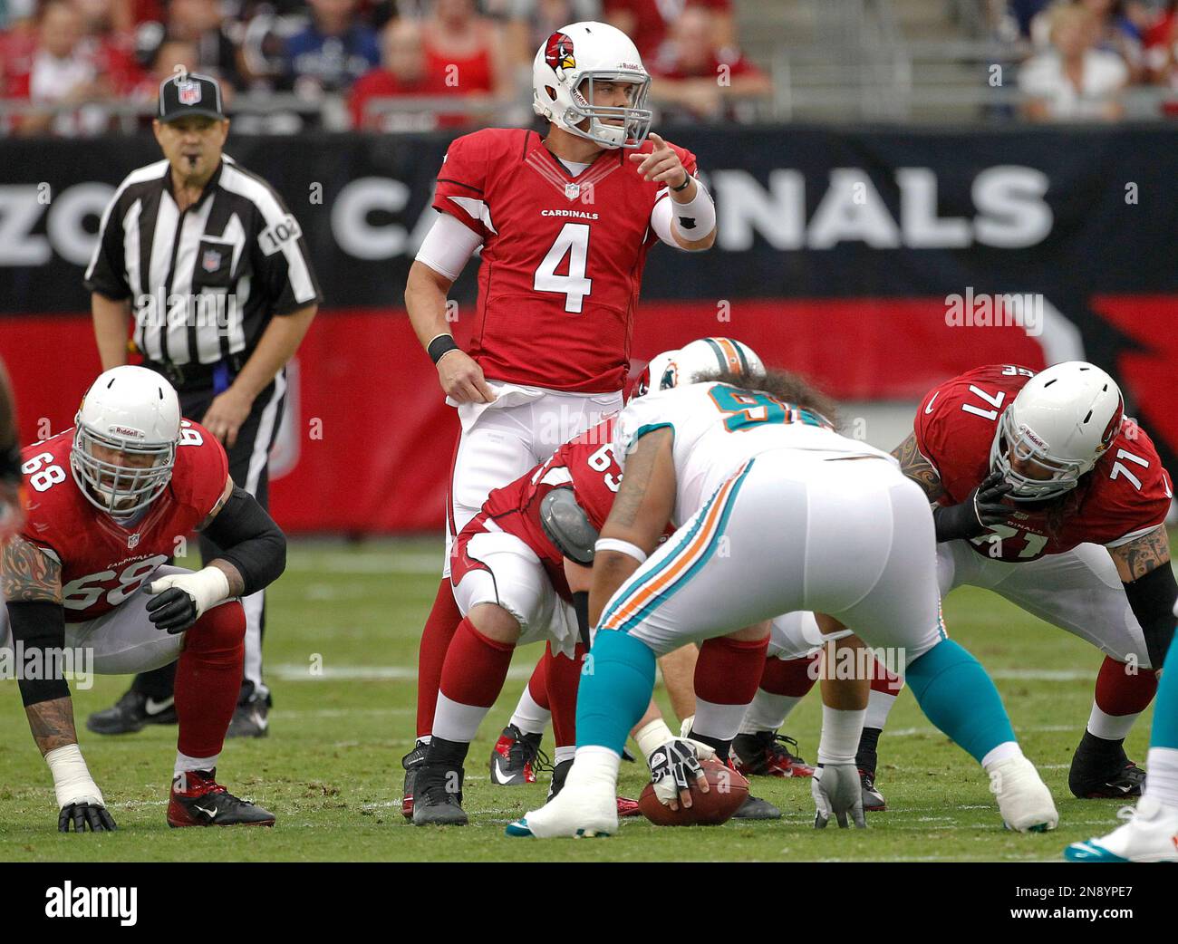 Arizona Cardinals quarterback Kevin Kolb (4) calls a play against the ...