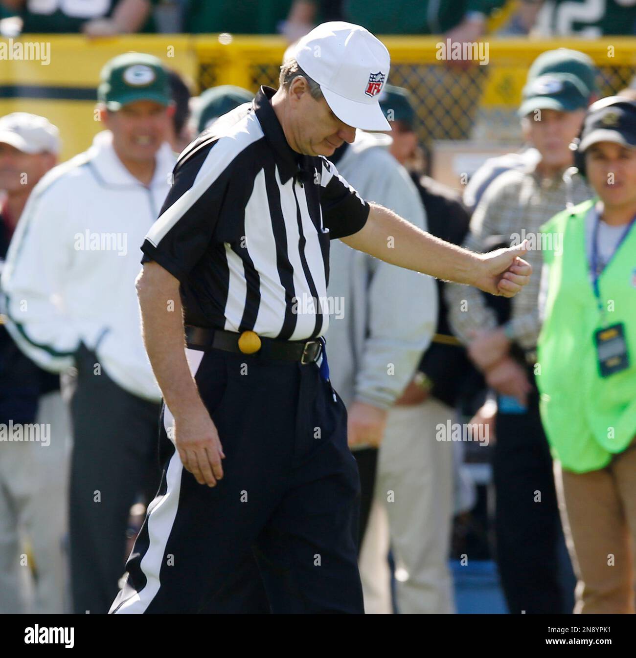 NFL official Jeff Triplette gives a thumbs up sign to the fans at ...