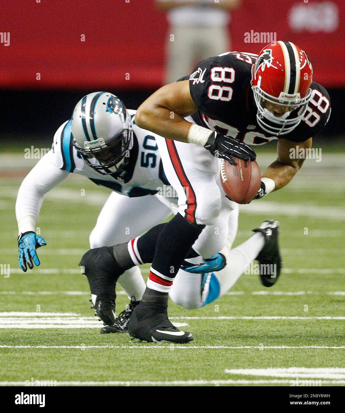 Atlanta Falcons tight end Tony Gonzalez (88) pulls away from the tackle ...