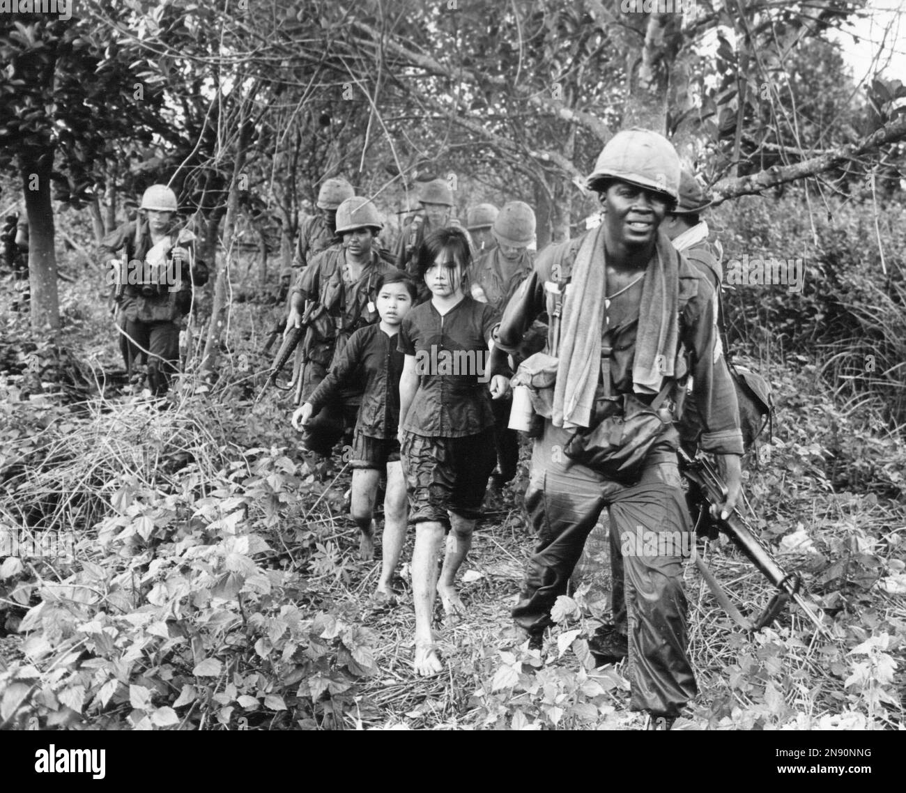 U.S. paratroopers of the 1st Battalion, 173rd Airborne Brigade lead two ...