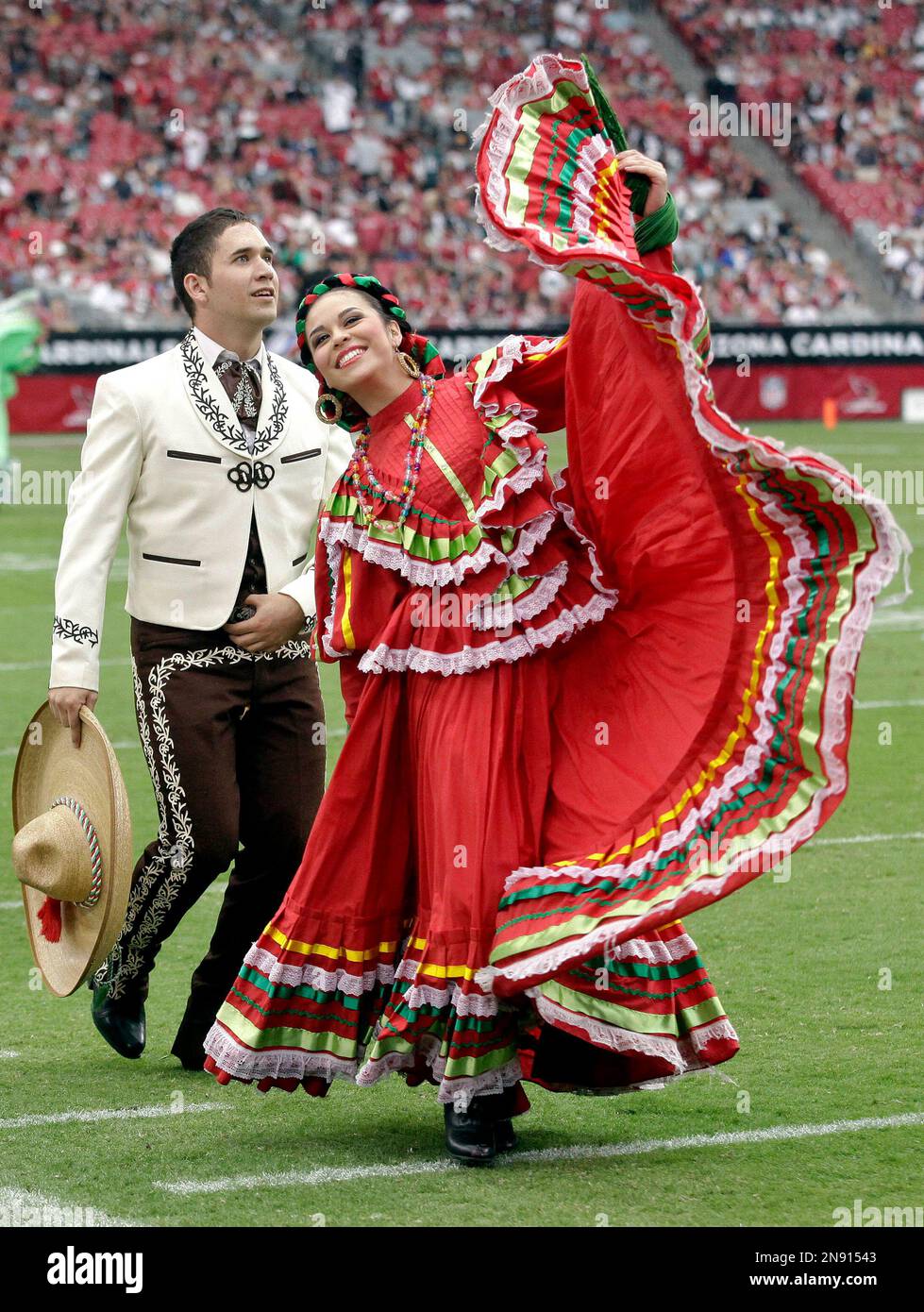 Ballet folklorico dancers celebrate Hispanic Heritage as they dance ...