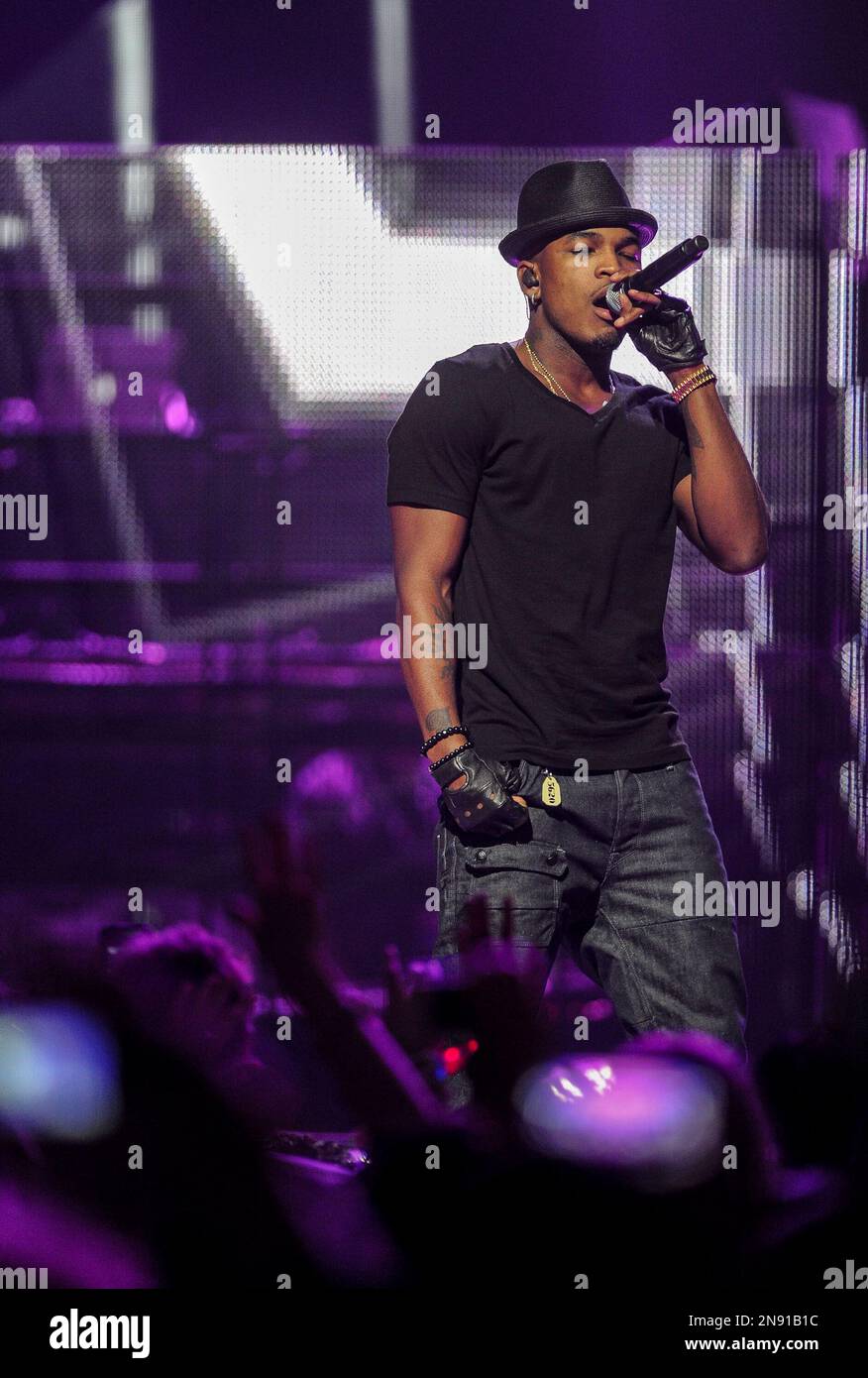 Ne-Yo performs at iHeart Radio Music Festival on Saturday, Sept., 22 ...