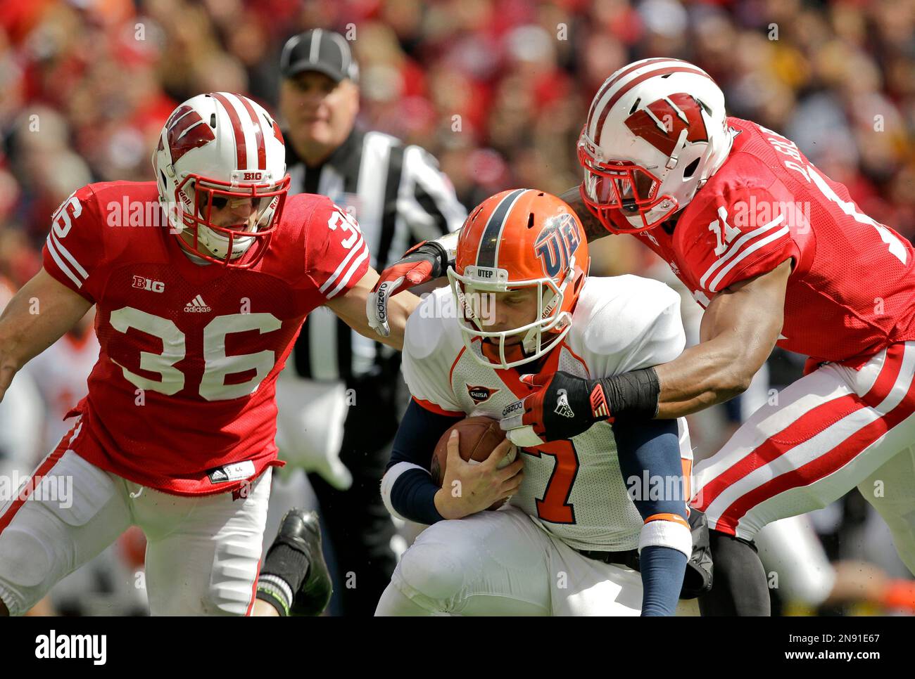 Wisconsin linebacker Ethan Armstrong (36) and defensive lineman David ...