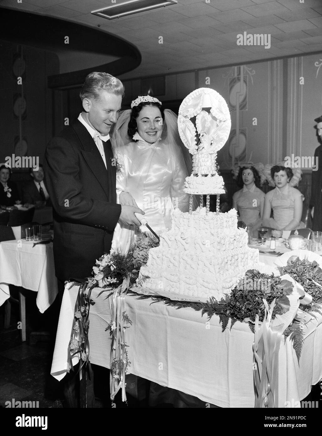 Whitey Ford, former New York Yankees' pitcher who is now in the Army ...