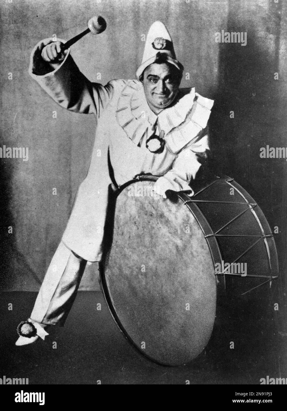 Opera tenor Enrico Caruso is shown in the role of Canio in the opera ...