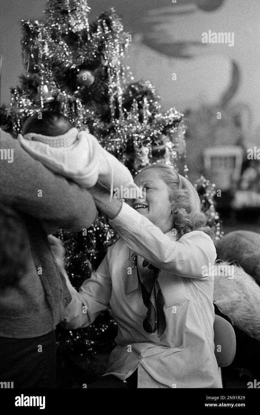 Jean Harris, serving a 15-year-to-life sentence for the slaying of Dr ...