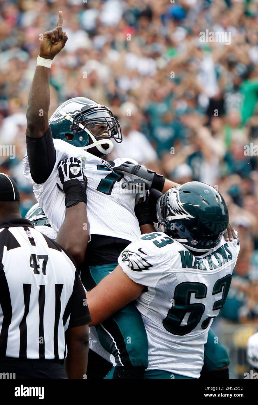 Philadelphia Eagles quarterback Michael Vick (7) celebrates a touchdown ...