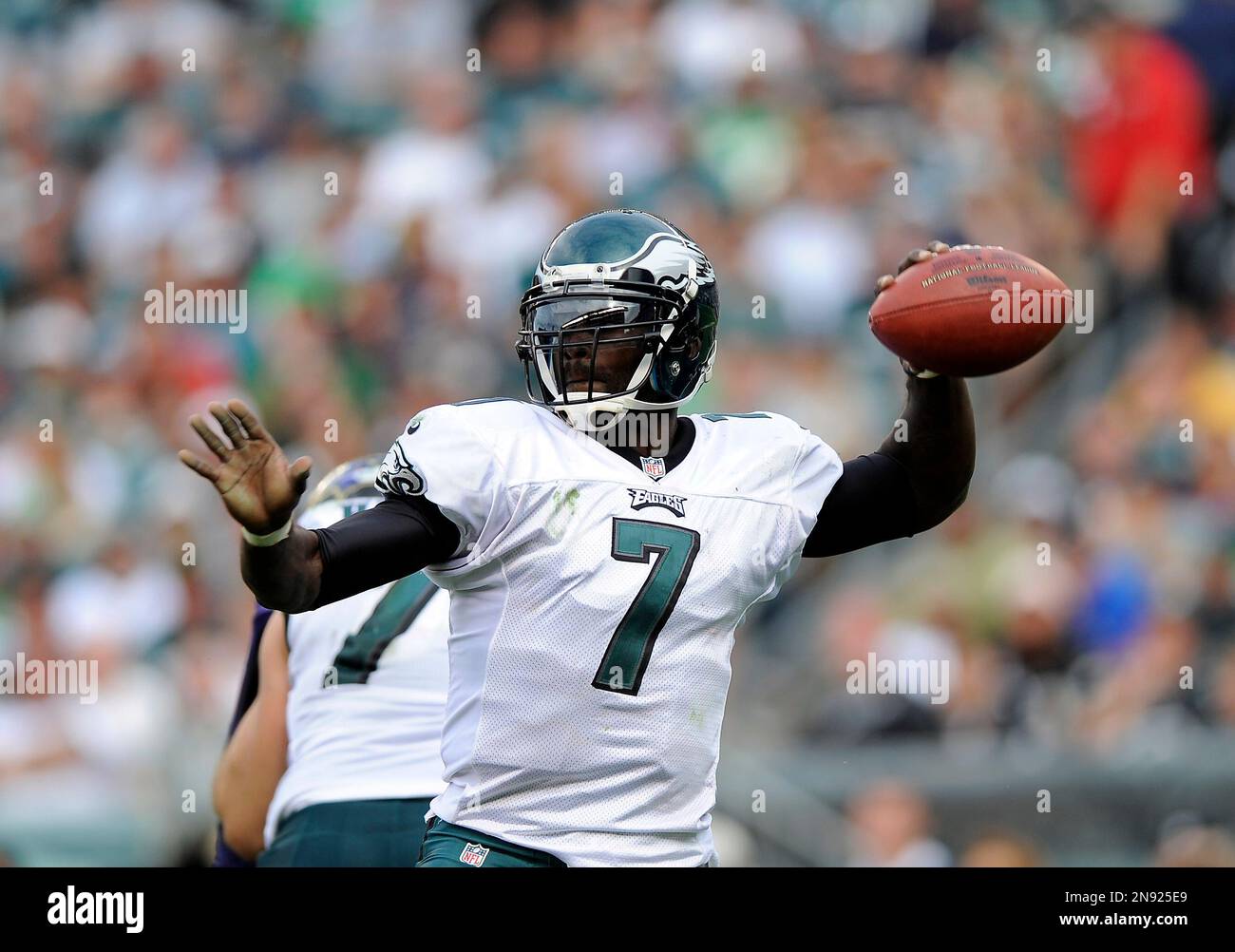 Philadelphia Eagles quarterback Michael Vick throws a pass in the ...