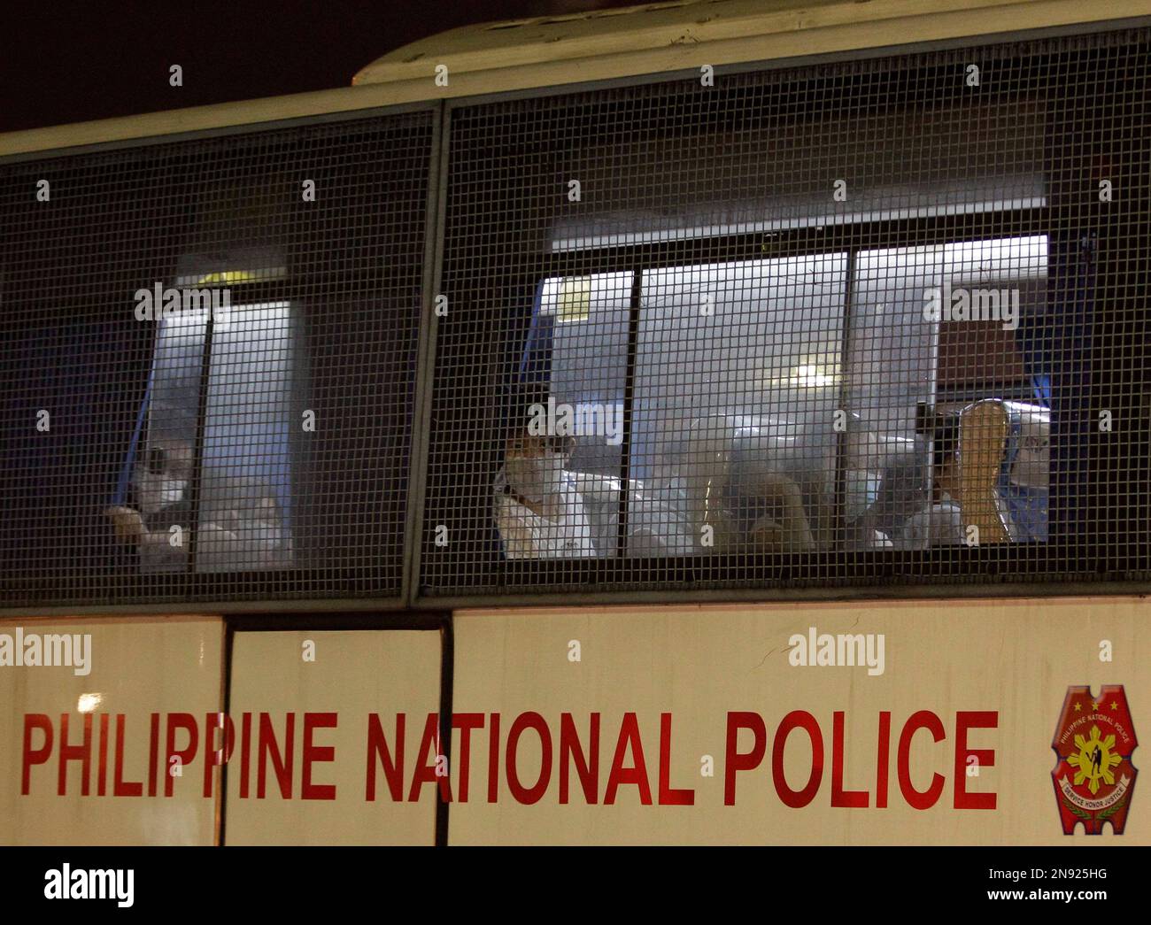 Taiwanese, suspected of being members of a fraud syndicate, look out ...