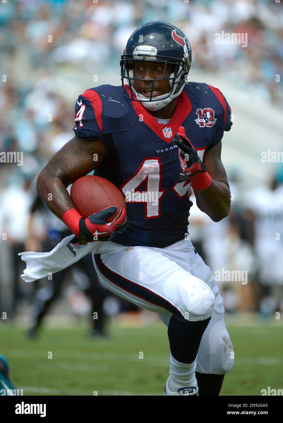 Houston Texans running back Ben Tate (44) runs for yardage during the ...