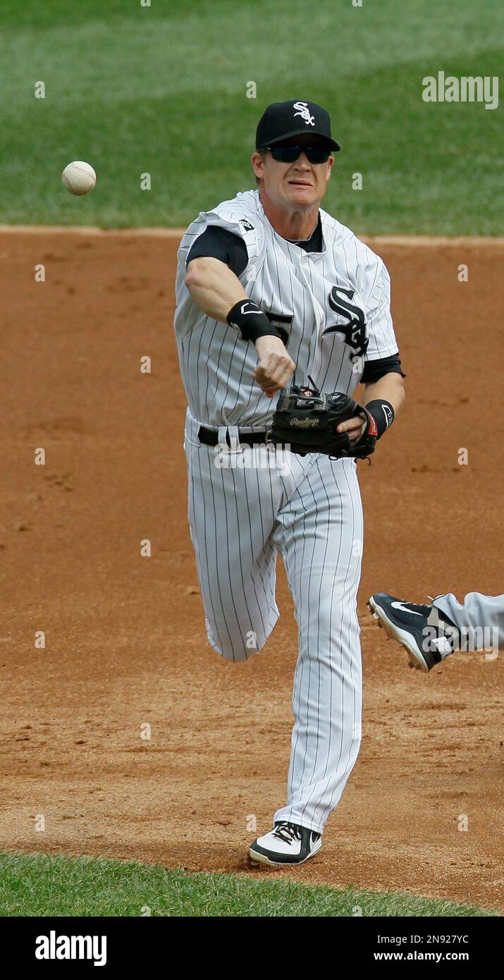 Chicago White Sox second baseman Gordon Beckham fields his position ...