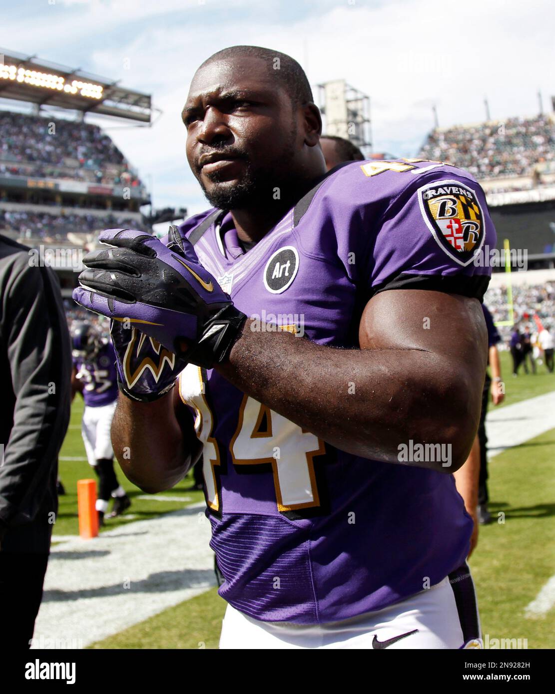 Baltimore Ravens fullback Vonta Leach (44) walks off the field at the ...