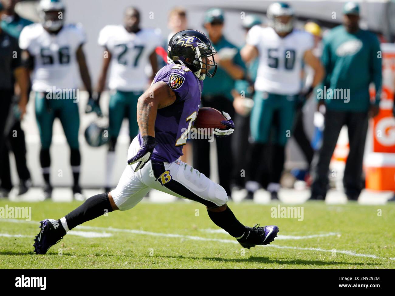 Baltimore Ravens running back Ray Rice (27) runs with the ball in the ...