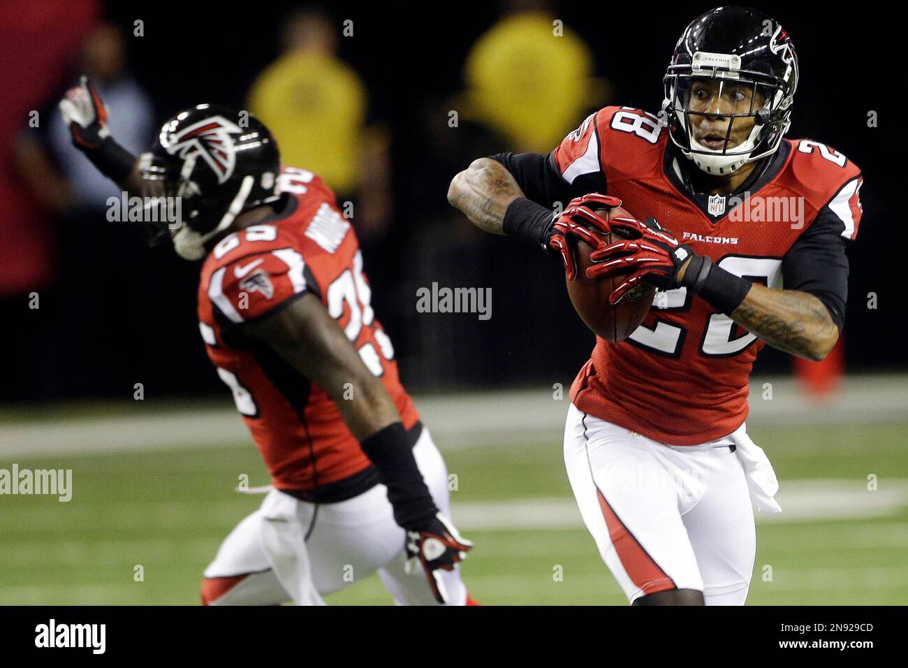 Atlanta Falcons free safety Thomas DeCoud (28) runs the ball after an ...