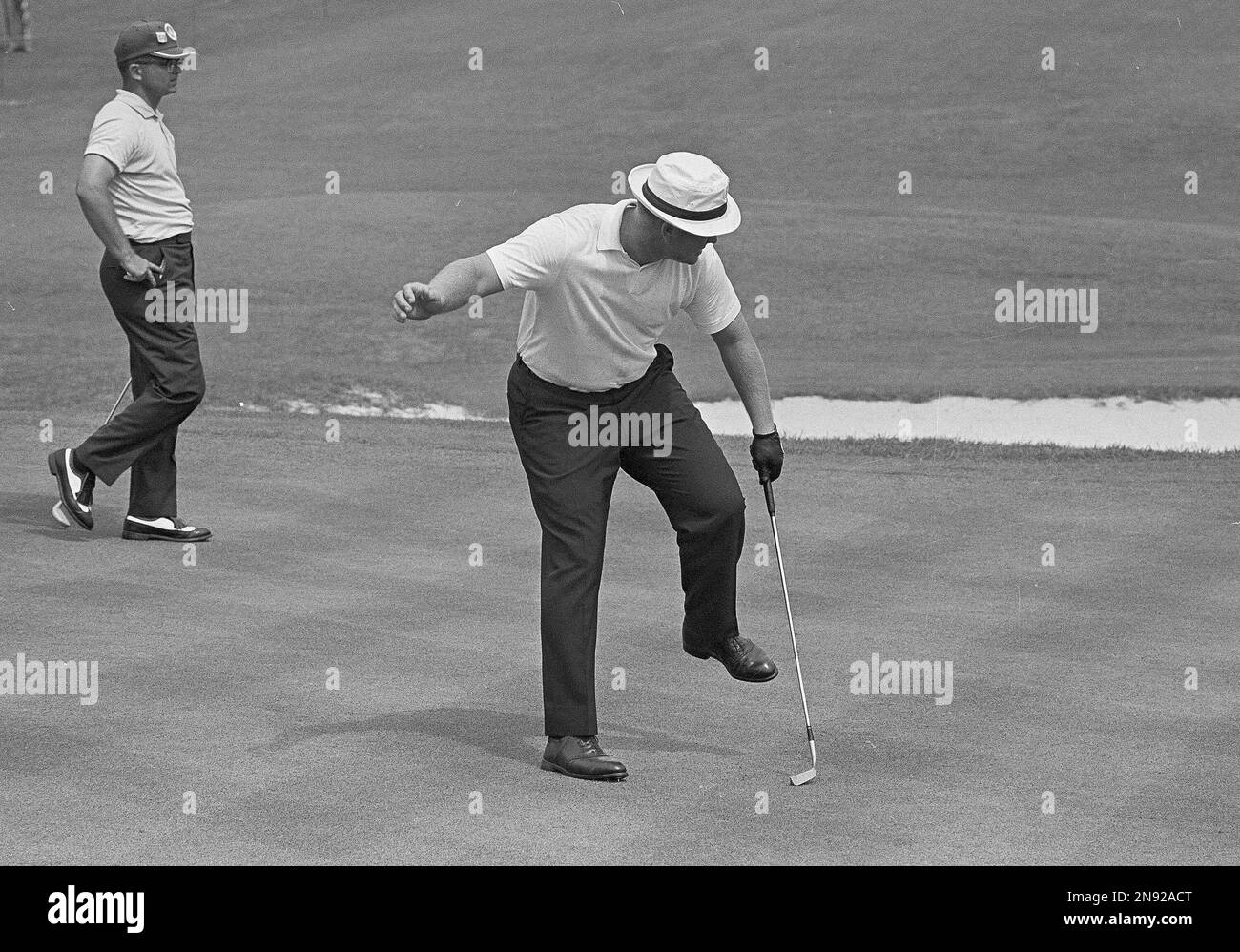 Golfer Jack Nicklaus puts a lot of body english during final round of ...