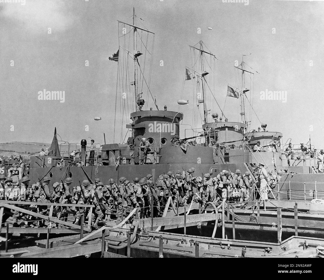 U.S Army troops board LCI (Landing Craft Infantry) during invasion ...