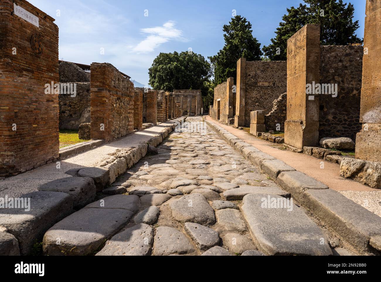 Streets of of the ancient ruined city of Pompeii Stock Photo - Alamy
