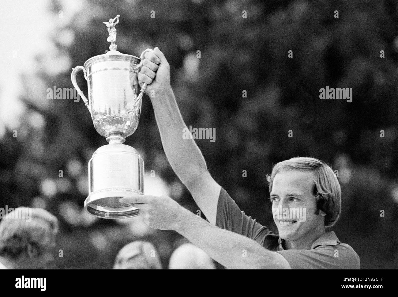 Jerry Pate holds up his US Open trophy after winning the tourney on ...