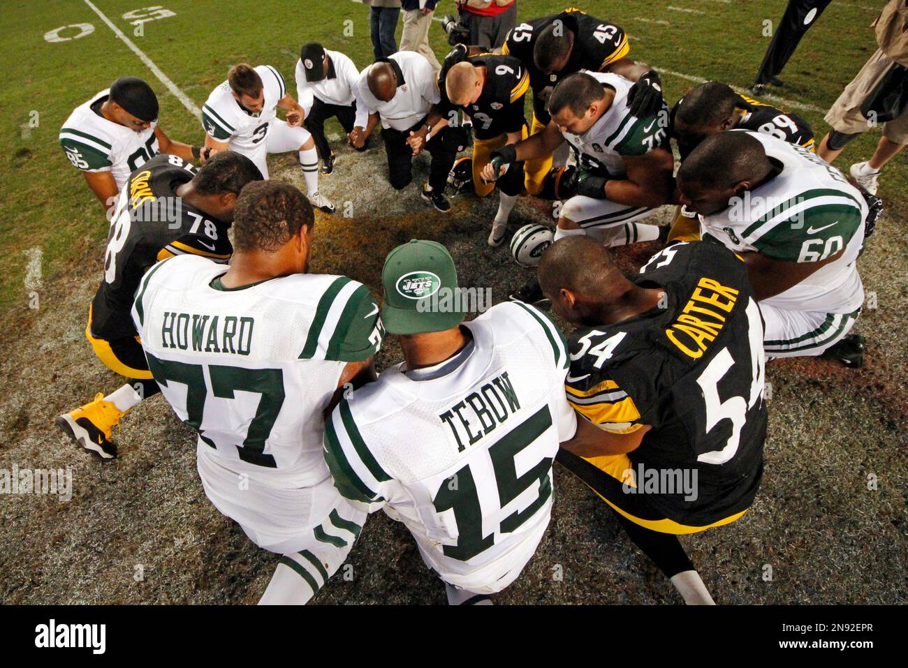 Members of the Pittsburgh Steelers and New York Jets kneel for a prayer ...