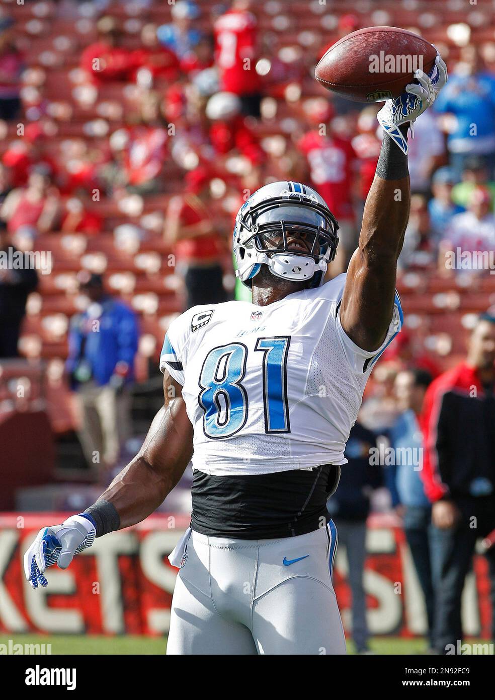 Detroit Lions wide receiver Calvin Johnson warms up before the start of ...