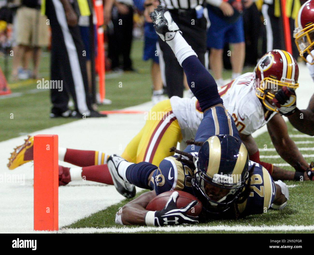 St. Louis Rams running back Daryl Richardson, front, runs the ball down ...