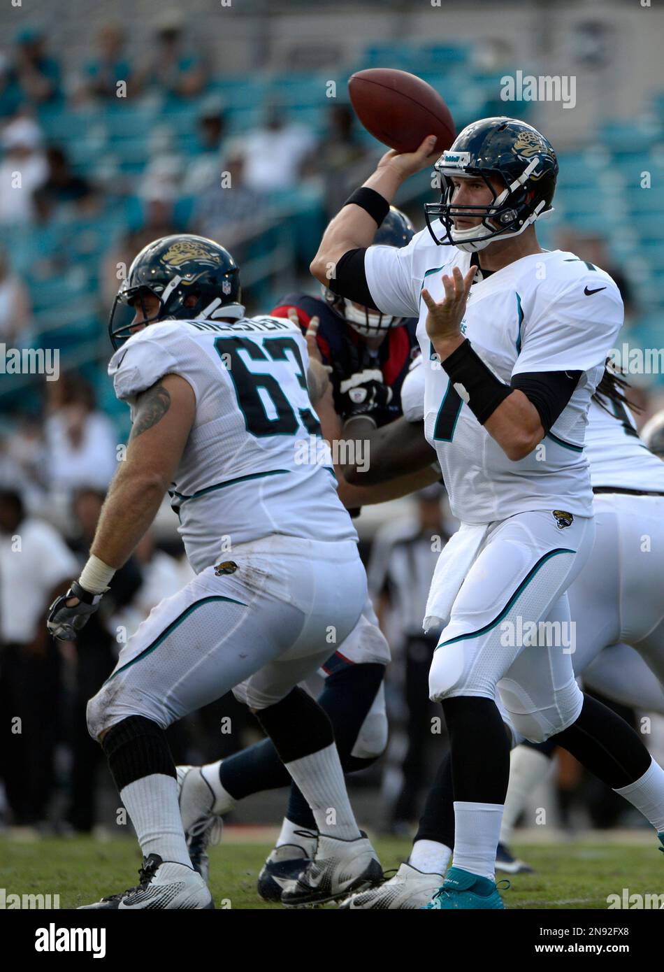 Jacksonville Jaguars quarterback Chad Henne (7) throws a pass behind ...