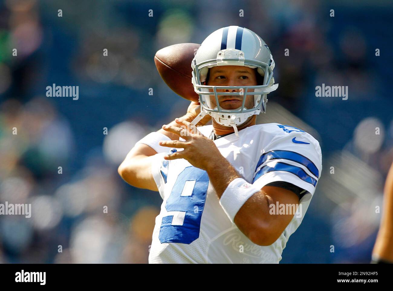 Dallas Cowboys quarterback Tony Romo throws in warm ups before an NFL ...