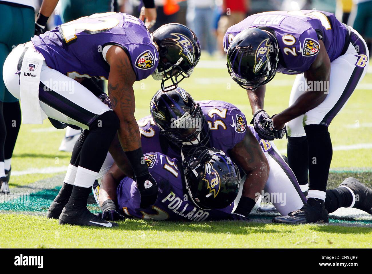 Baltimore Ravens' Bernard Pollard (31), Ray Lewis (52), Jimmy Smith (22 ...