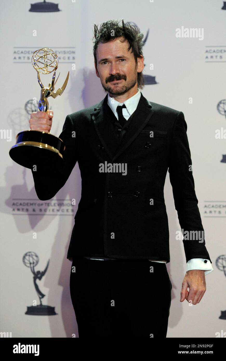 Jeremy Davies Poses Backstage With His Award For Outstanding Guest Actor In A Drama Series As